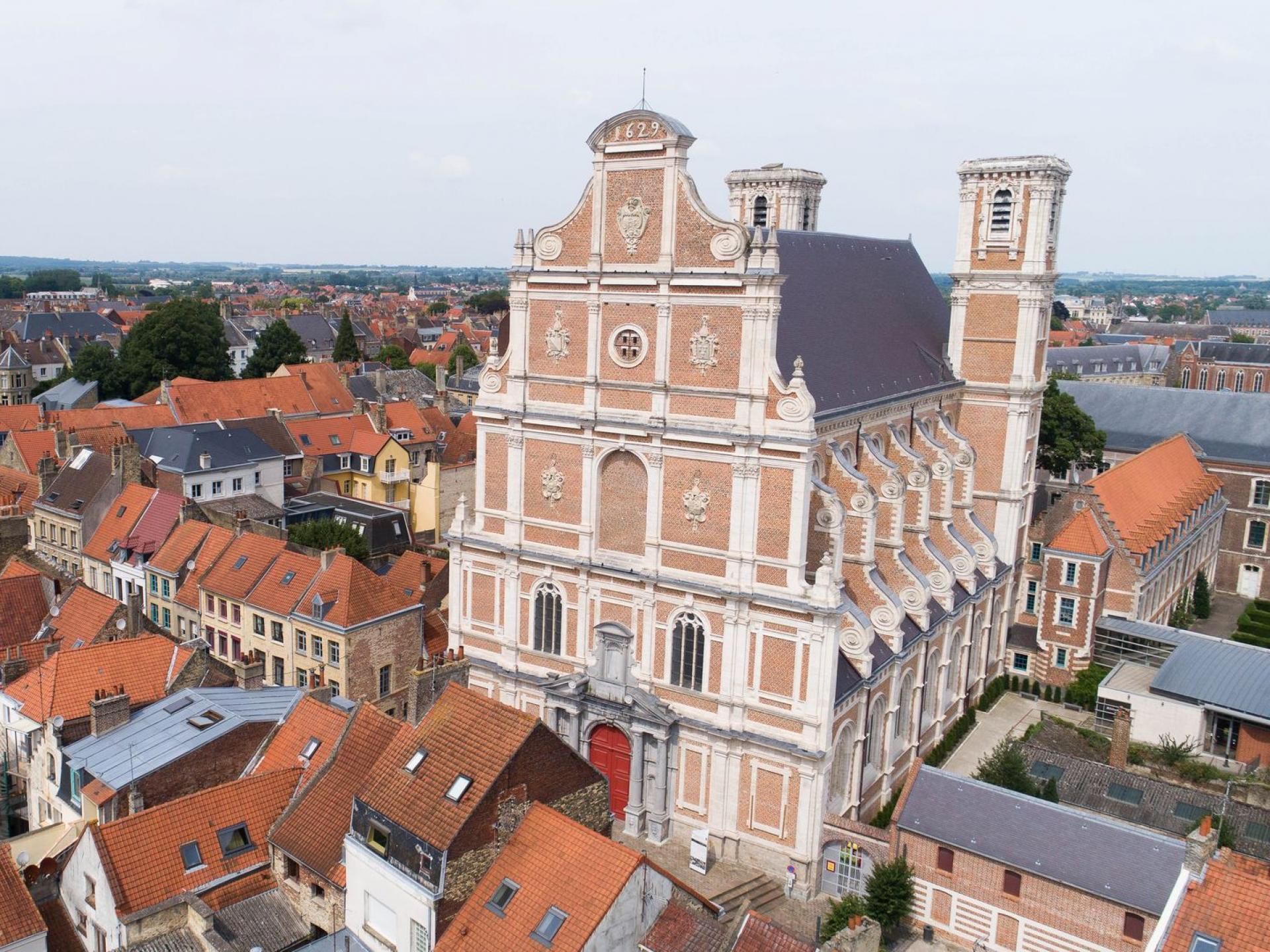 Top 10 des monuments incontournables du centre historique de Saint-Omer ...